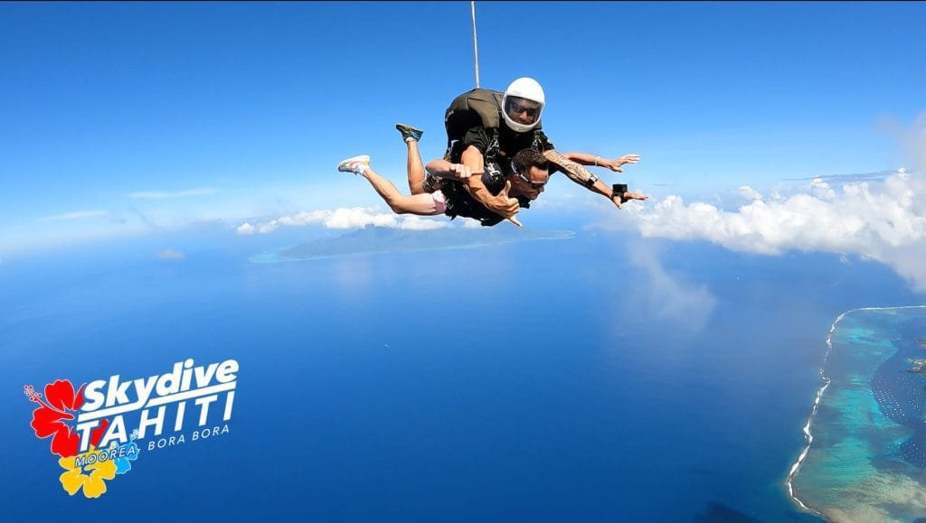 Skydiving in Tahiti, Moorea and Bora Bora - ANOE Guide, ton compagnon ...